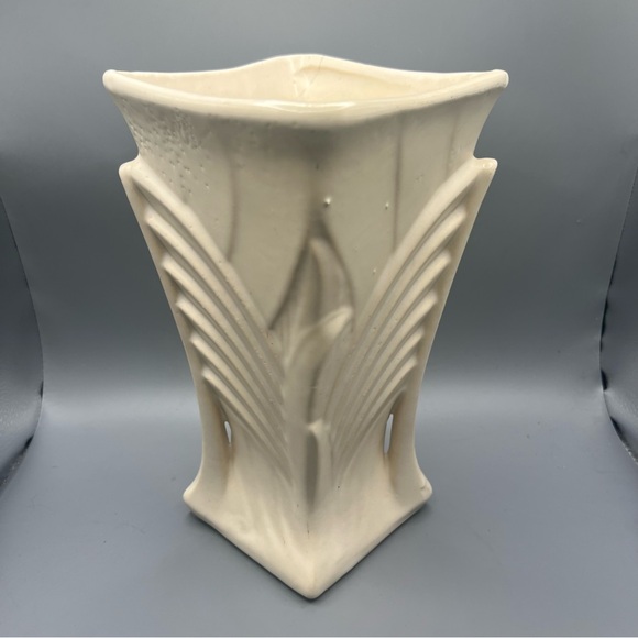 Mccoy | Art | Mccoy Pottery Art Deco Vase Matte White Glaze 9 Tall ...